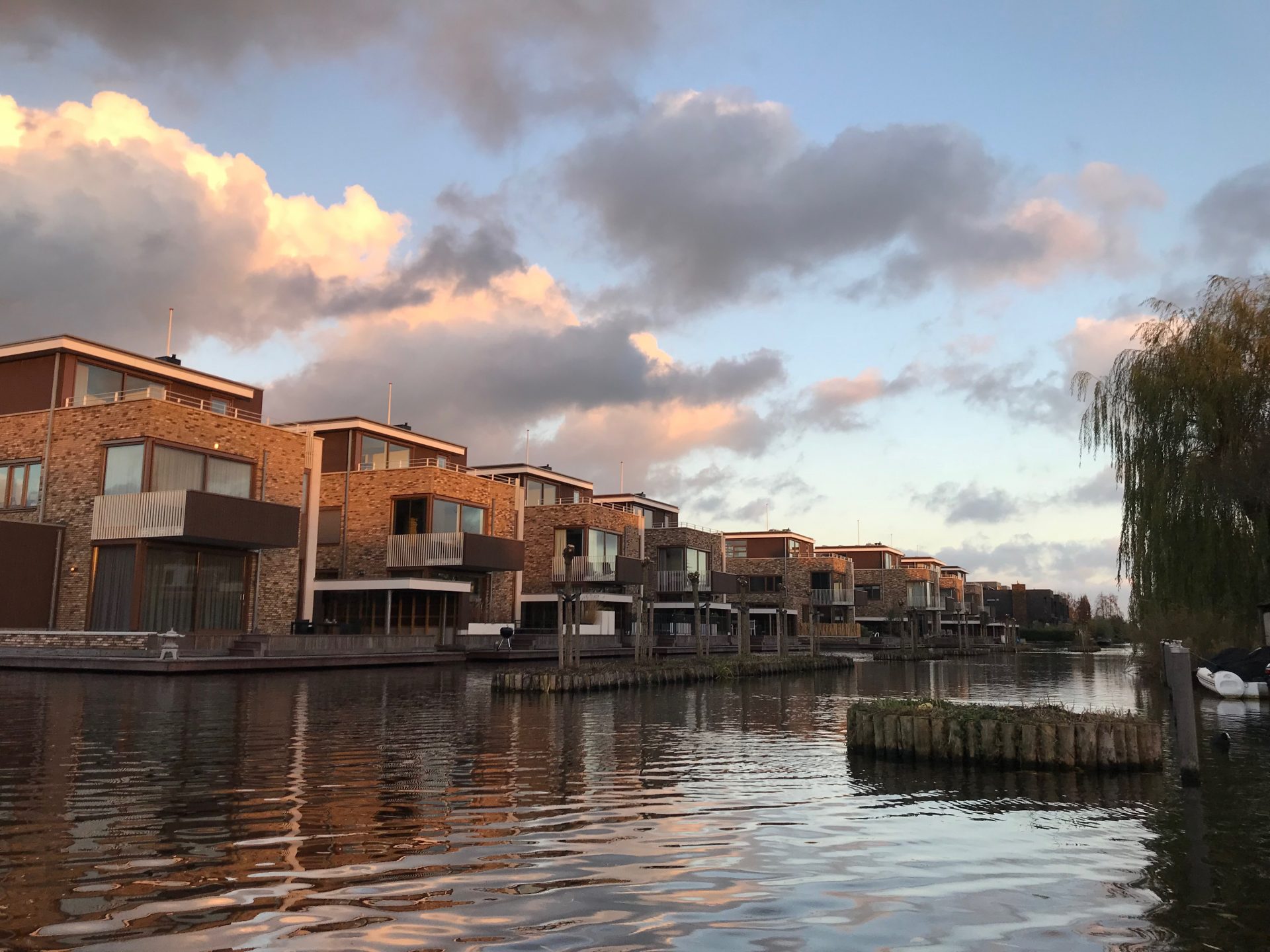 Reeuwijk – Oude Tol, gebouwd in het water, beleving vanaf het water ...
